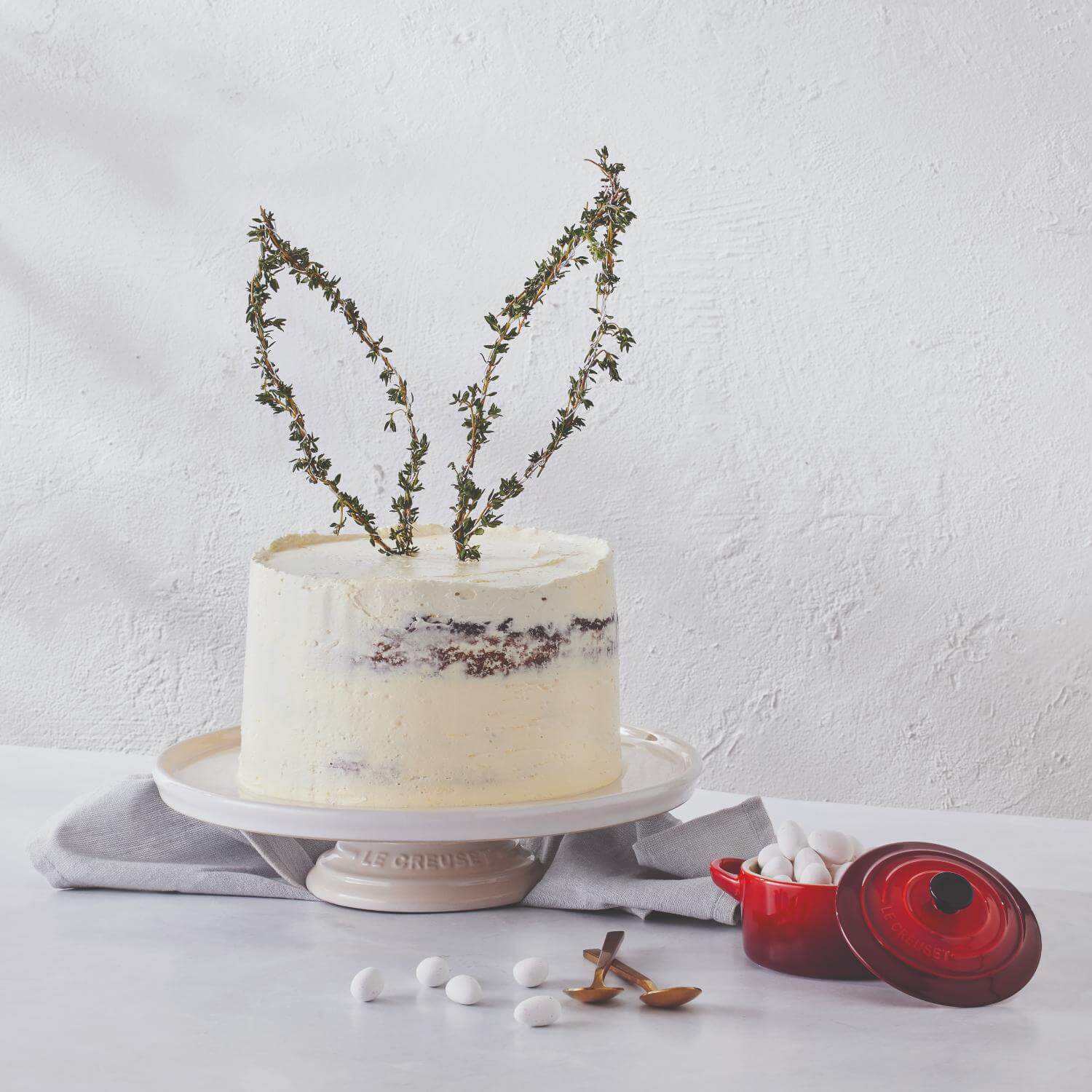 Buy Le Creuset | Stoneware Footed Cake Stand - Meringue – Potters Cookshop